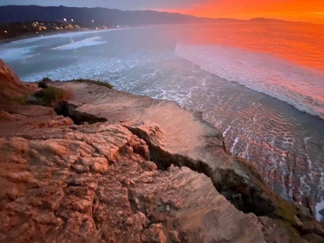 Large crack forms along Shoreline Park cliffs following local storms ...